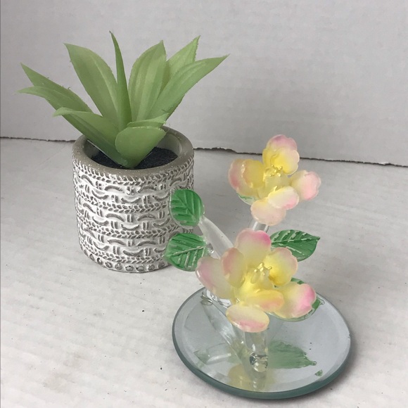 Accents | Vintage Frosted Glass Art Flowers On Mirror Base 35 | Poshmark